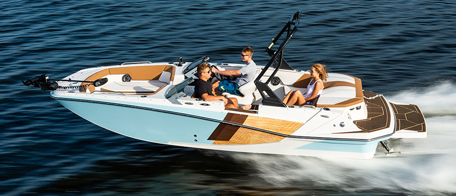 Deck Boats | Discover Boating