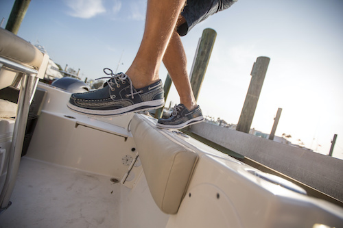 Boating with Friends: 7 Ways to Be a Good Boat Guest | Discover Boating