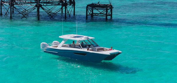 Multi-Hull Power Boat | Power Catamaran | Discover Boating