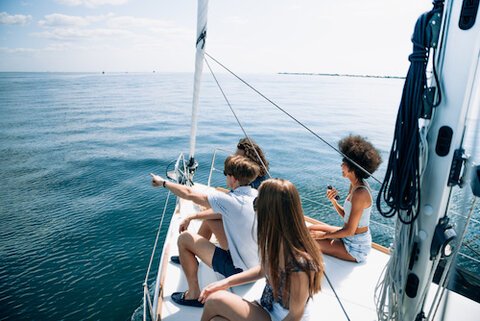 Boating with Friends: 7 Ways to Be a Good Boat Guest | Discover Boating