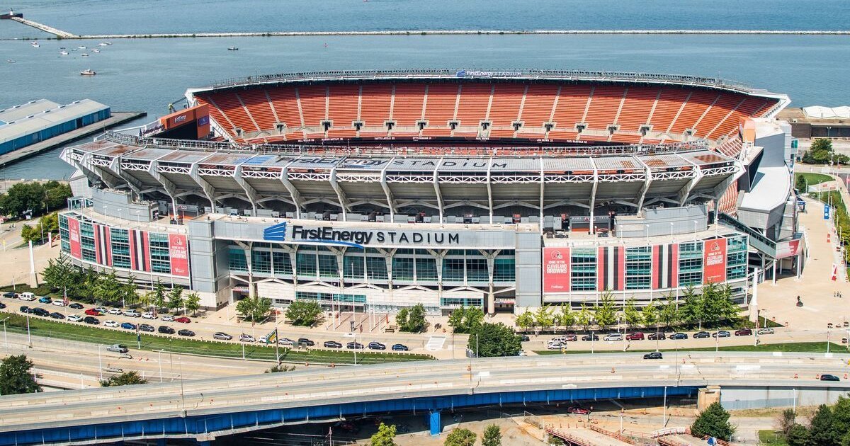 Boatgating: Top 5 NFL Stadiums on the Water | Discover Boating