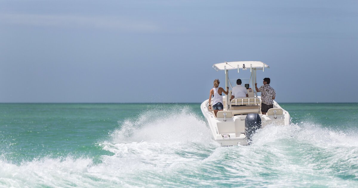 How to Maneuver a Boat Against Current or Wind: Operating in Different ...