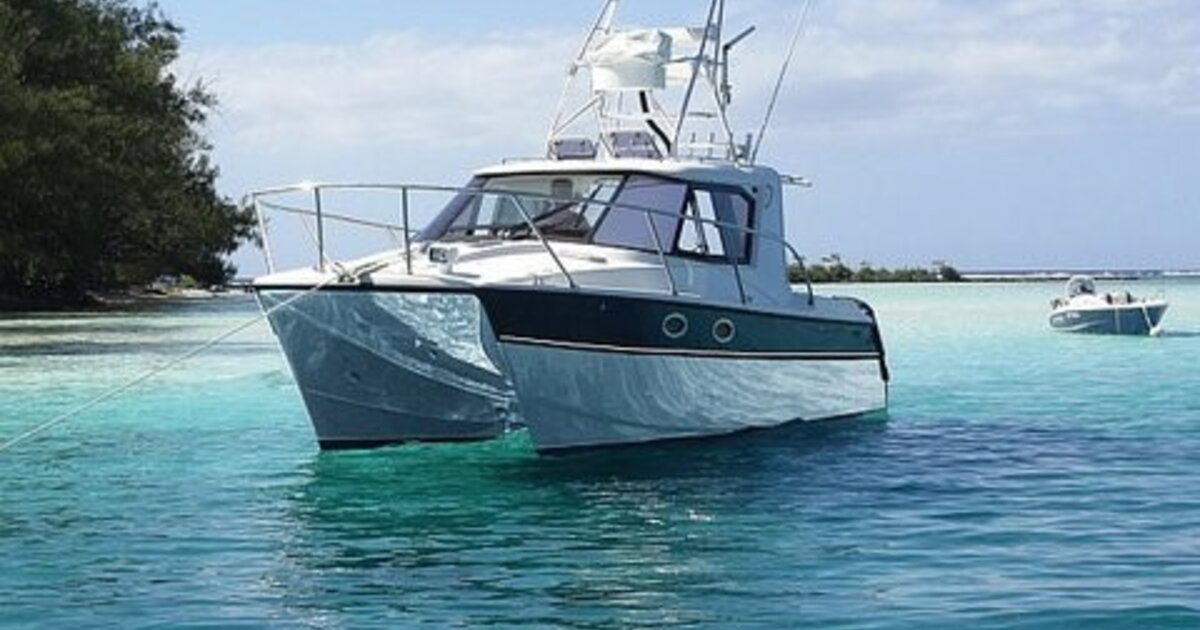 Driving and Docking a Catamaran | Discover Boating